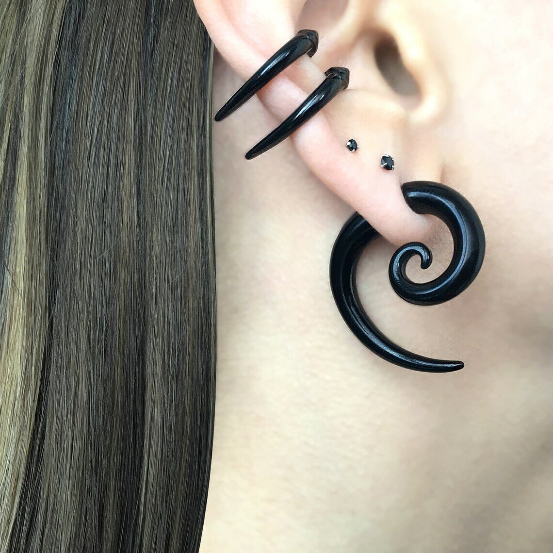 Моносерьга кафф, славянский оберег, искусственный камень, фианит, металл