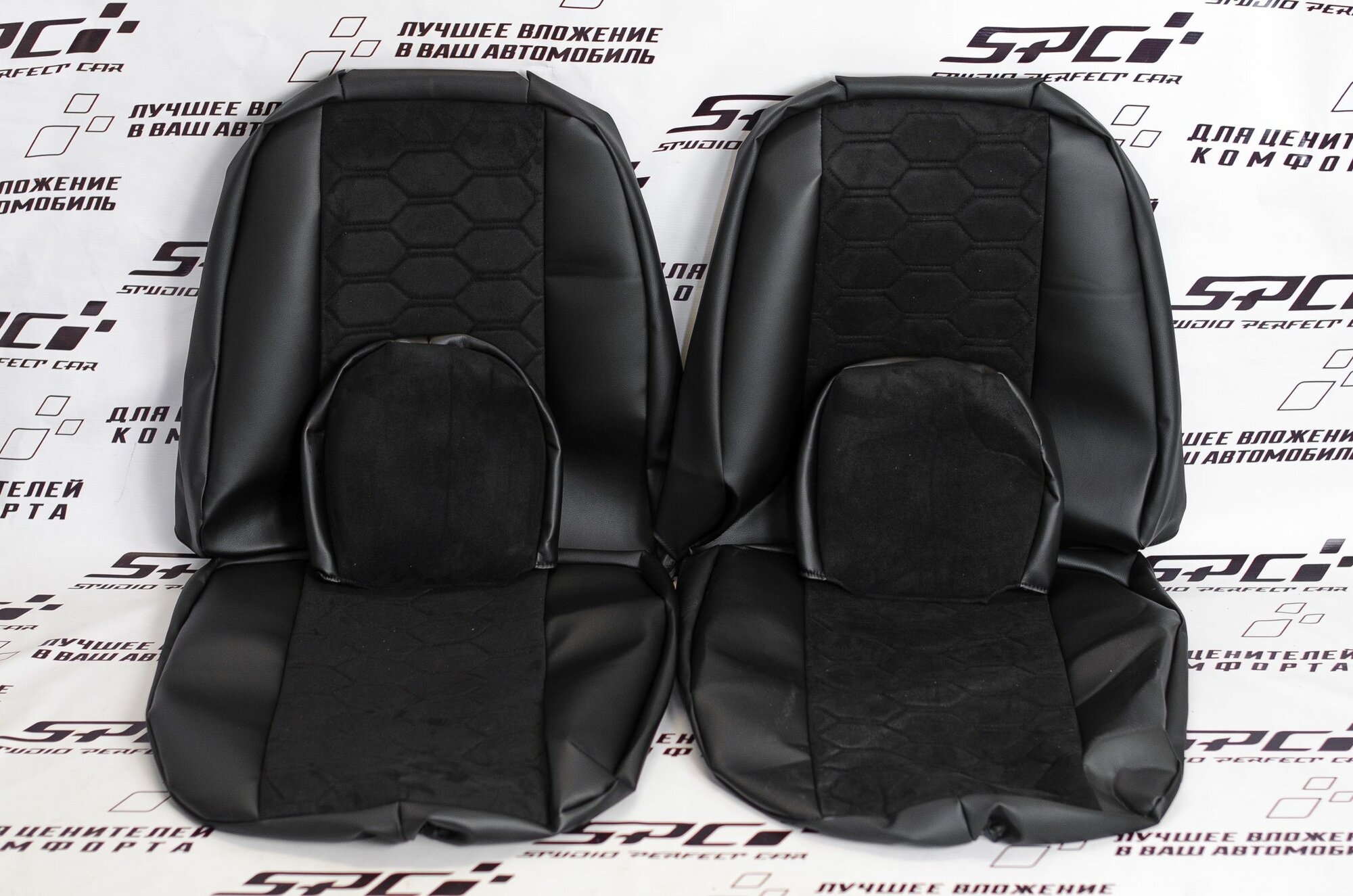Модельные авточехлы на Лада Приора/Lada Priora хэтчбек, ВАЗ 2111, 2112 черные с алькантарой, черные соты