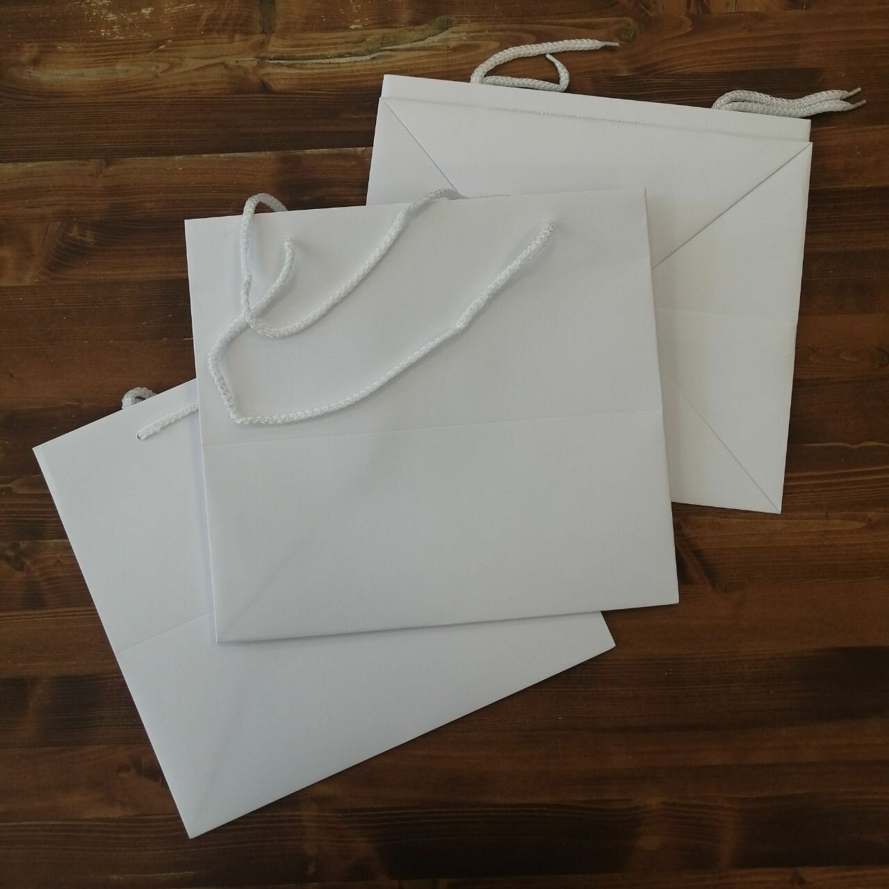 Пакет подарочный, плотный, Белый. 33x30x28 см