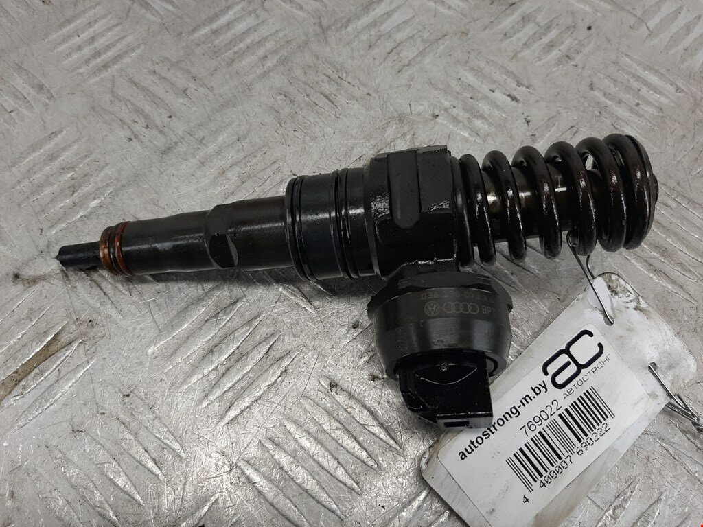 Форсунка дизельная электрическая Volkswagen Polo 4 038130073AG арт. 769022