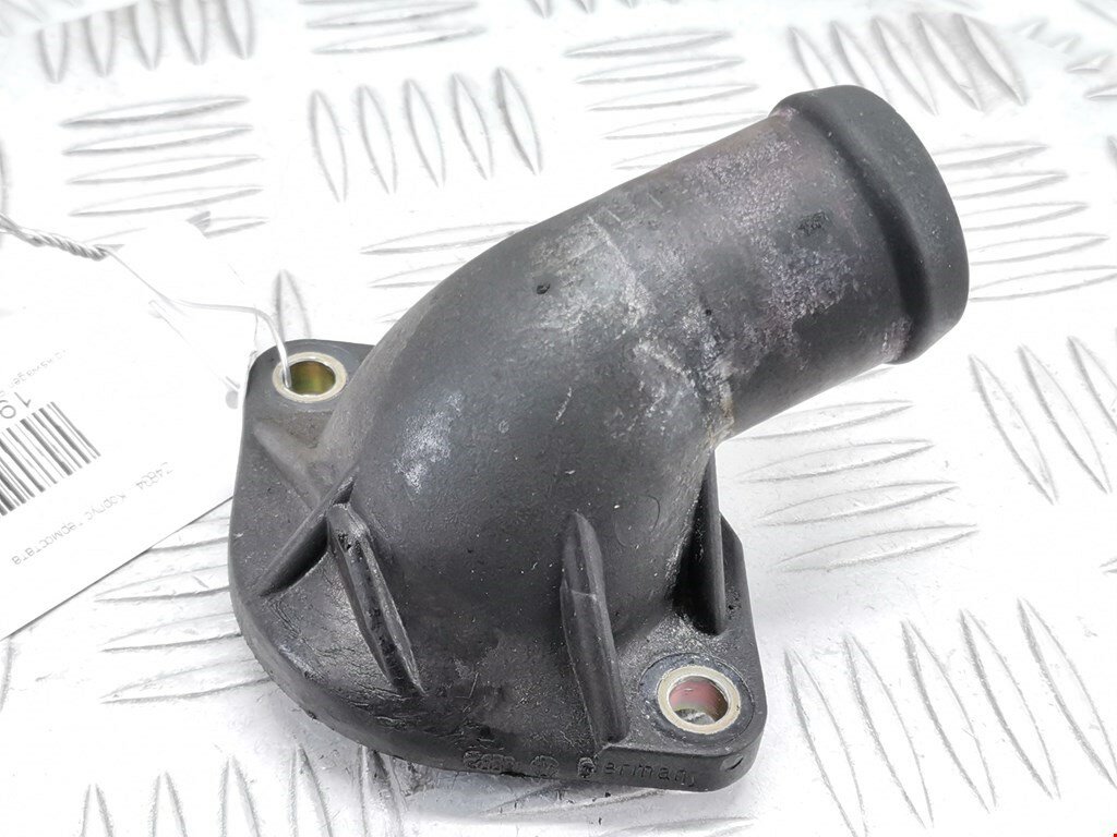 Корпус термостата Volkswagen Passat 5 030121121B арт. 1908598