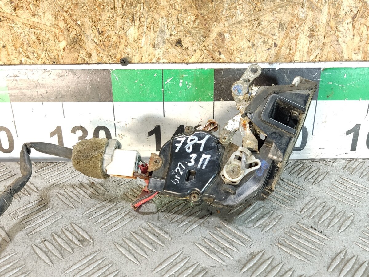 Замок двери задней правой TOYOTA Corolla e10 6930512021