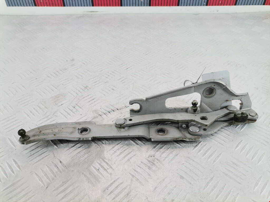 Петля крышки (двери) багажника BMW 3-Series (E90/E91/E92/E93) 41627210675 арт. 1745880