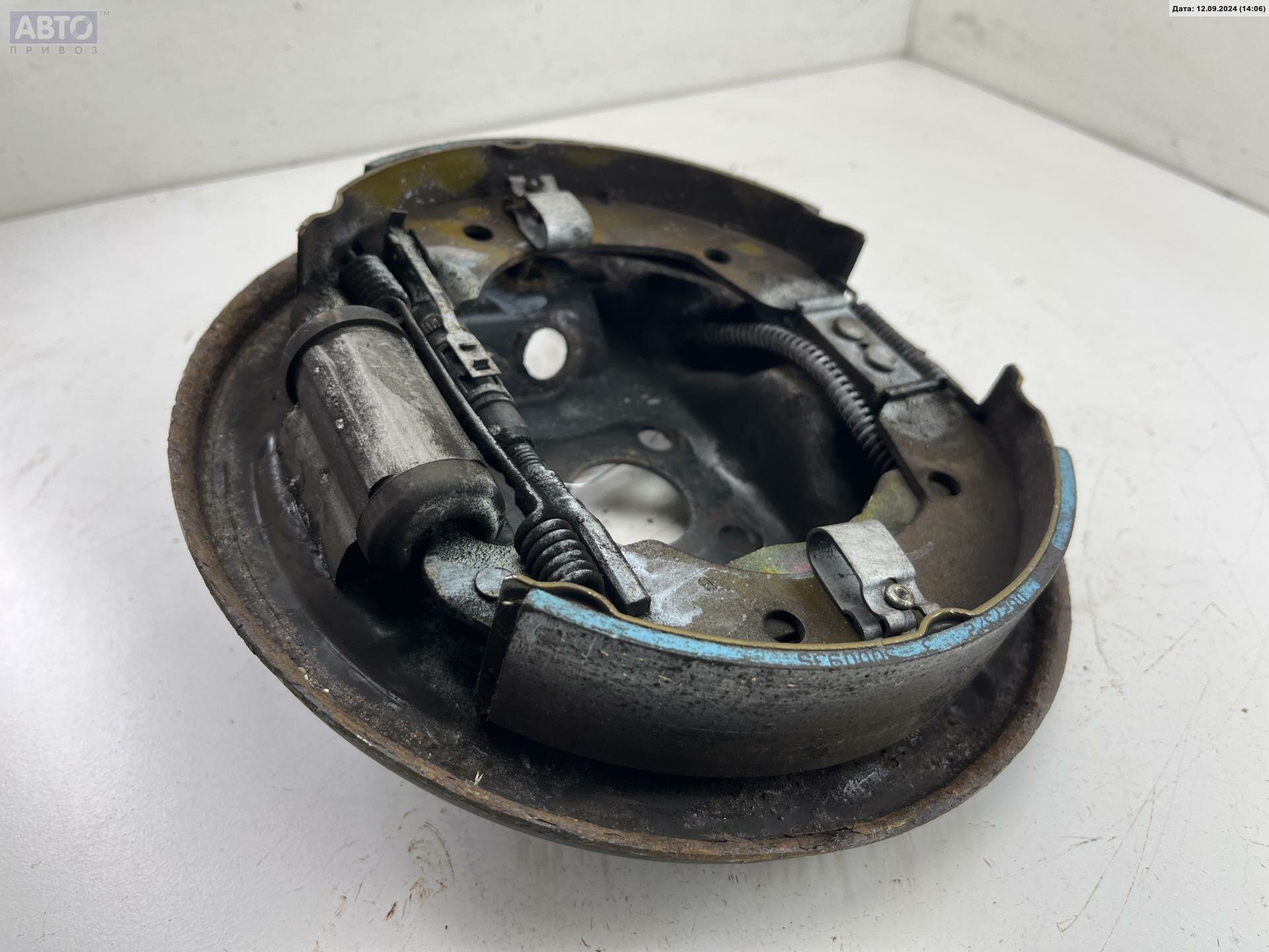 Щиток (диск) опорный тормозной задний правый Nissan Micra K12 (2003-2010)