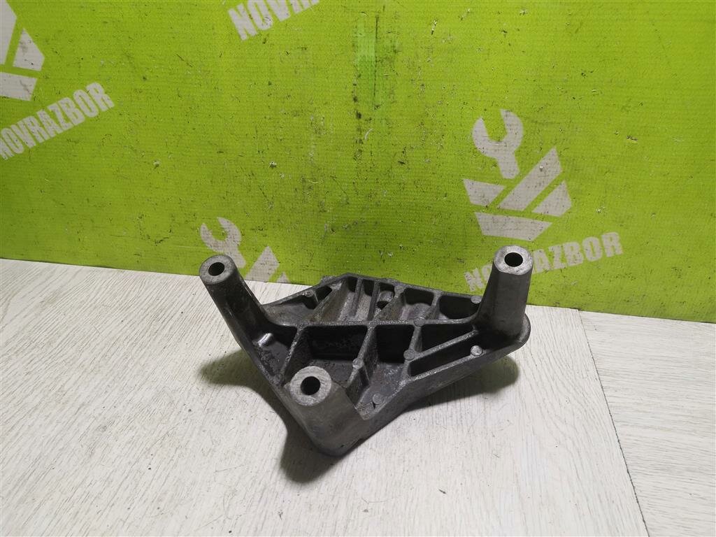 Кронштейн двигателя правый Opel Astra G 1998-2005