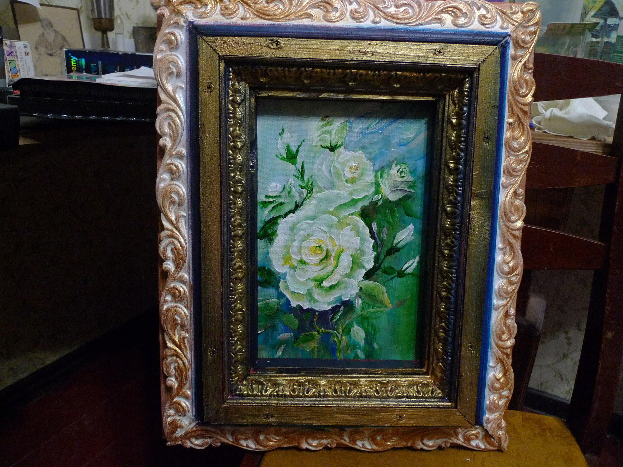 Картина "Белые розы", в багетной раме, стиль высокого реализма