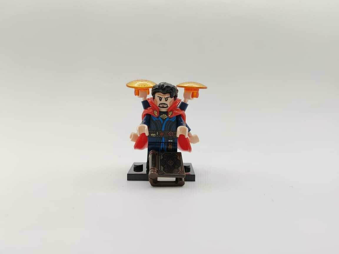 Минифигурка "Доктор Стрэндж с книгой", фигурка из коллекции Marvel