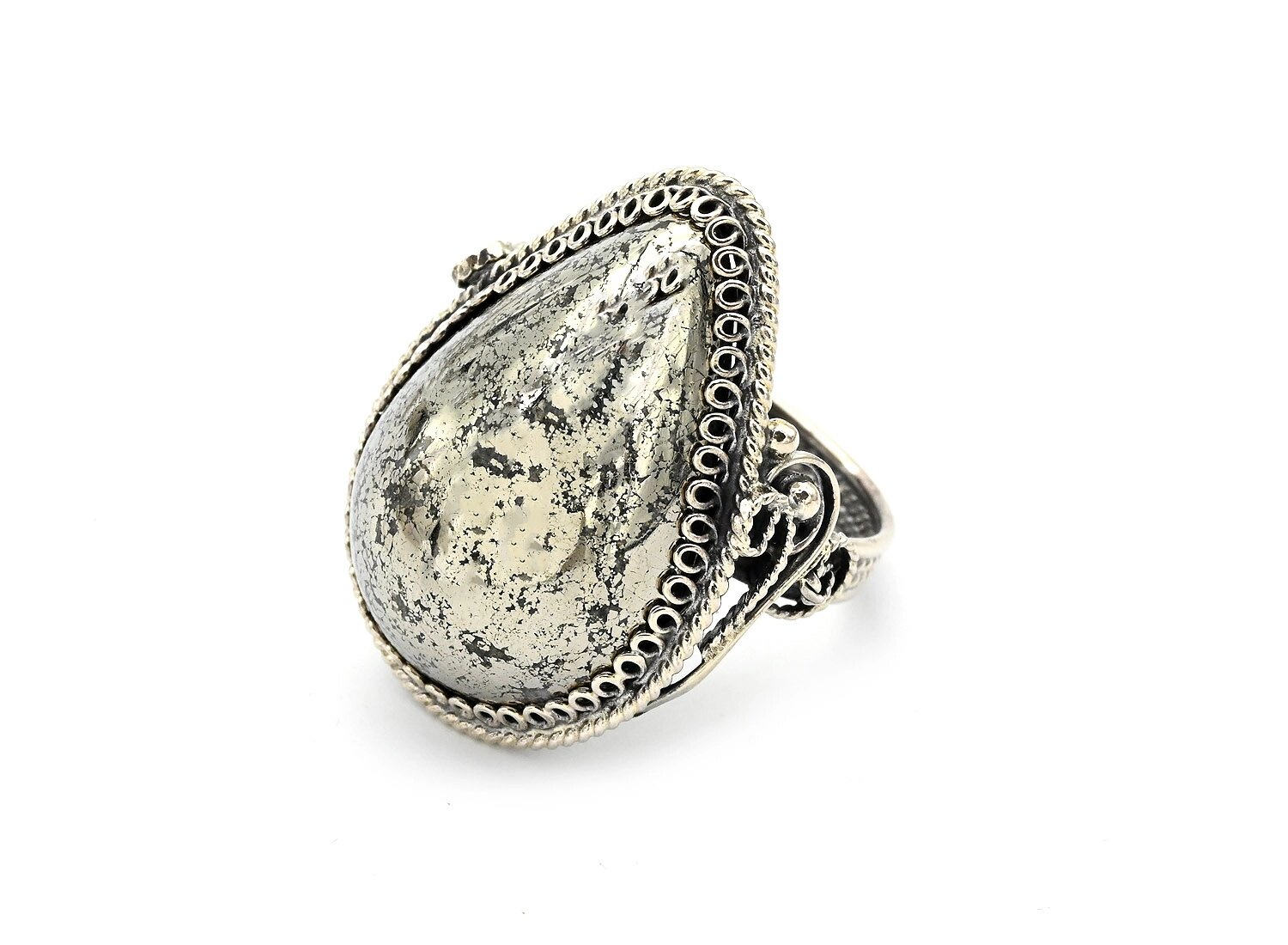 Кольцо, пирит