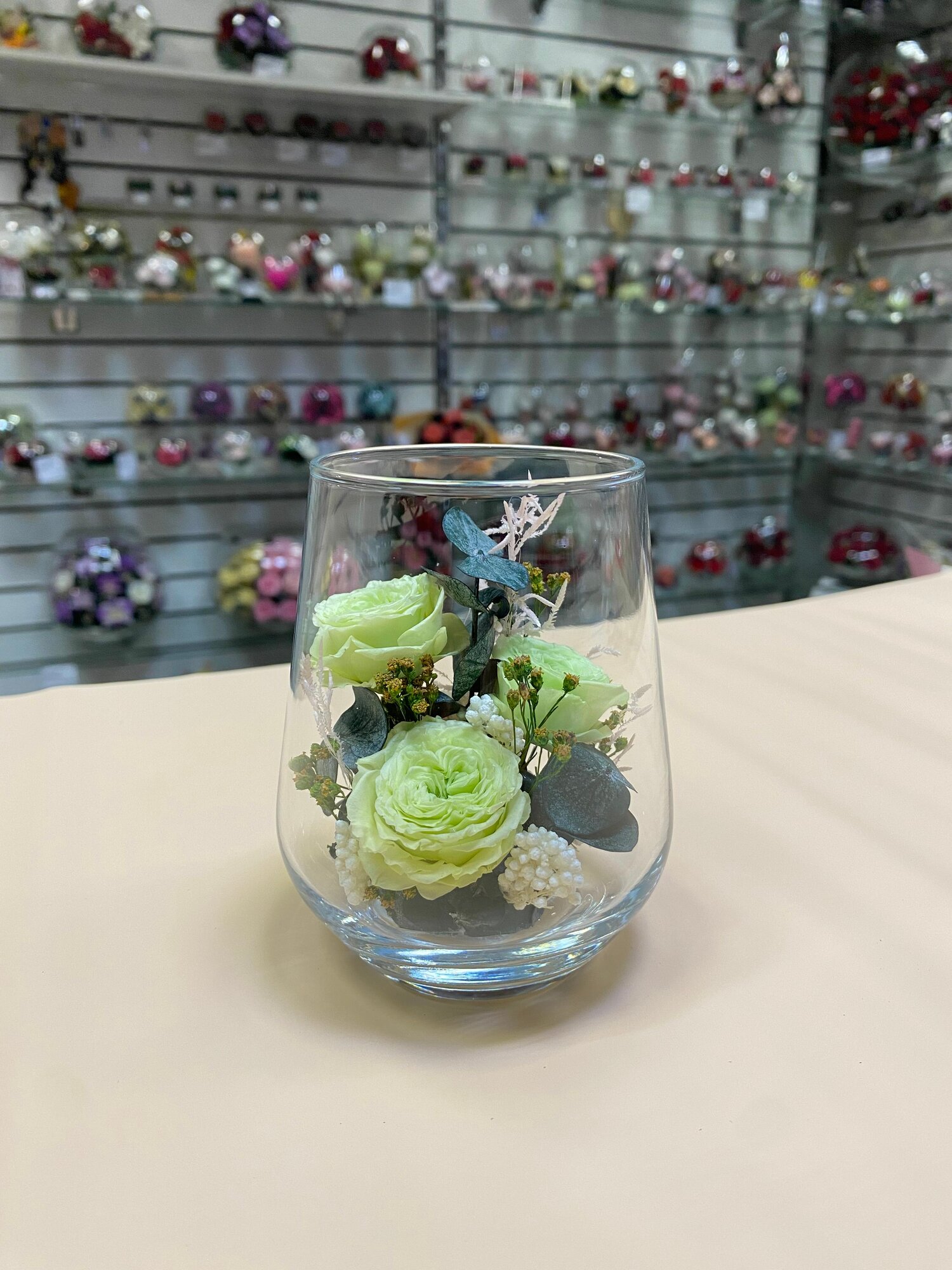 Натуральные пионы в стекле, вакуум*