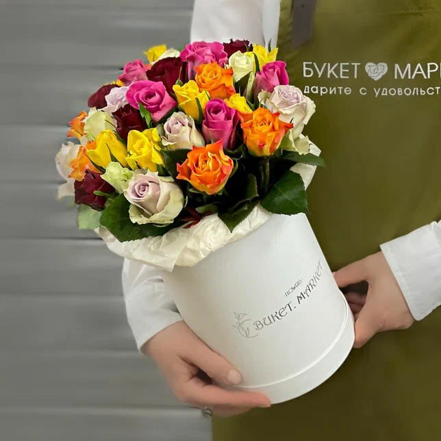 Монобукет Букет Маркет, Кенийские розы, 29 штук, в шляпной коробке, на стеблях