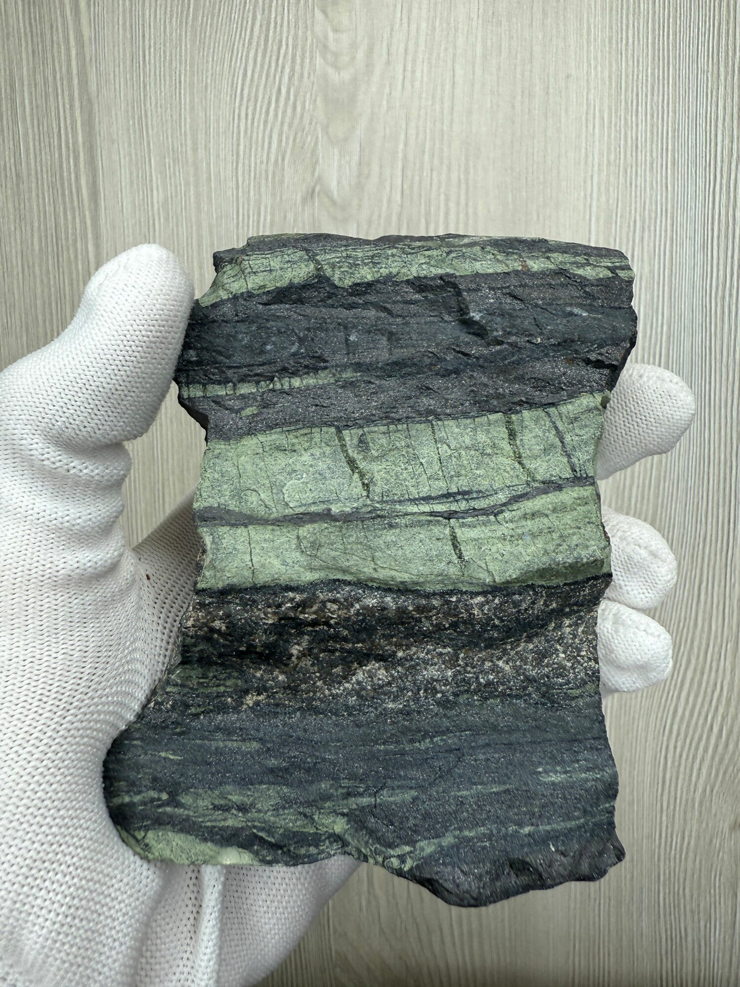 Коллекционный образец эгирин-магнетитовый кварцит