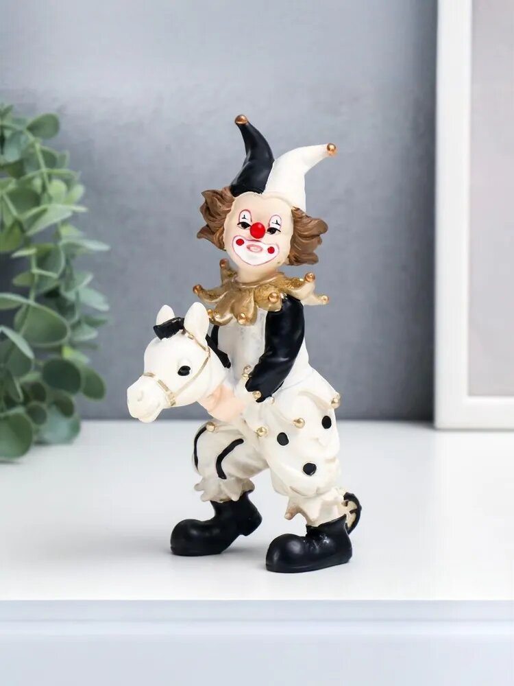 Декоративная статуэтка «Клоун с игрушкой лошадки», 10х7х16 см.