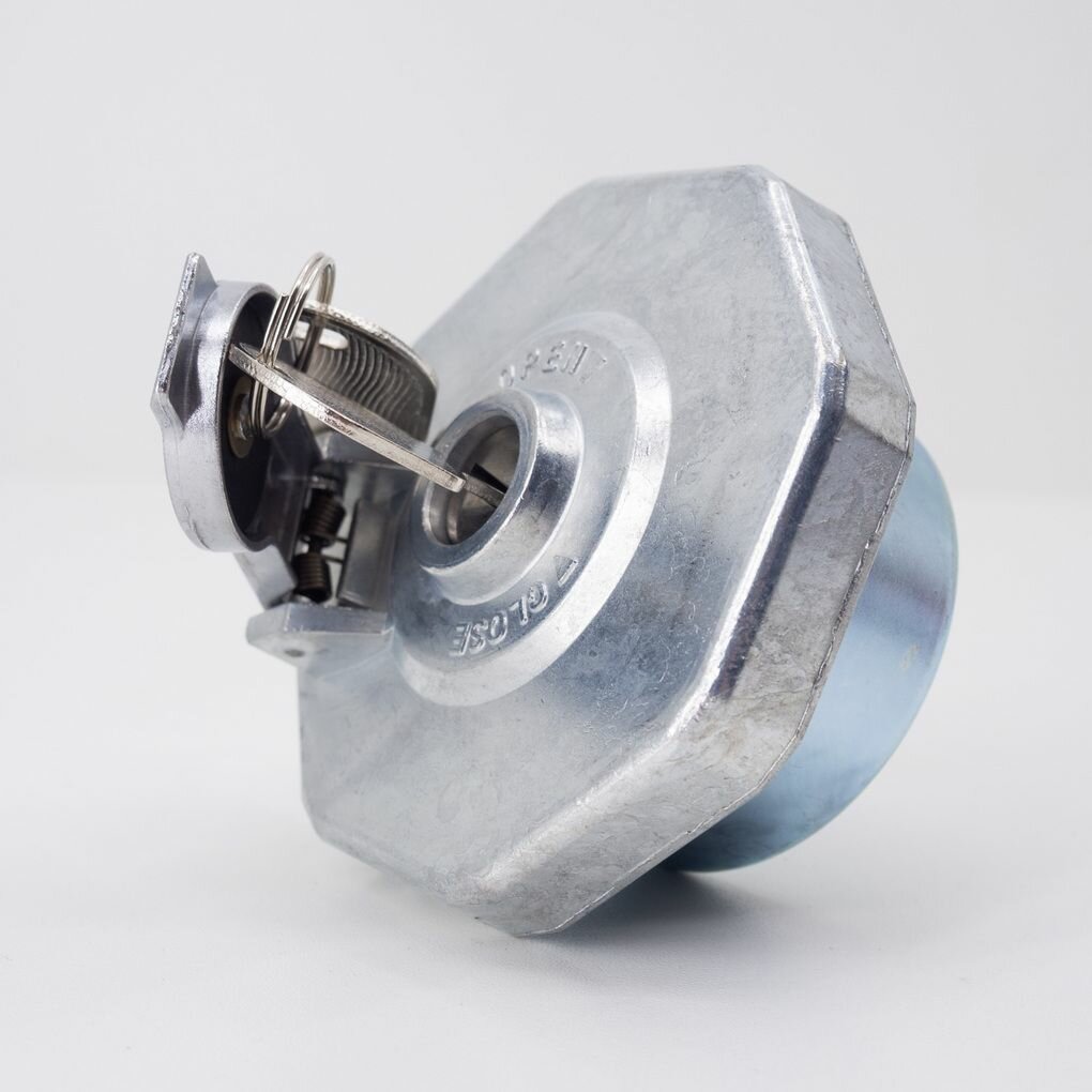 Крышка бензобака диаметр 67 на 2 уса с ключом ISUZU, JAC, Nilson Auto Parts