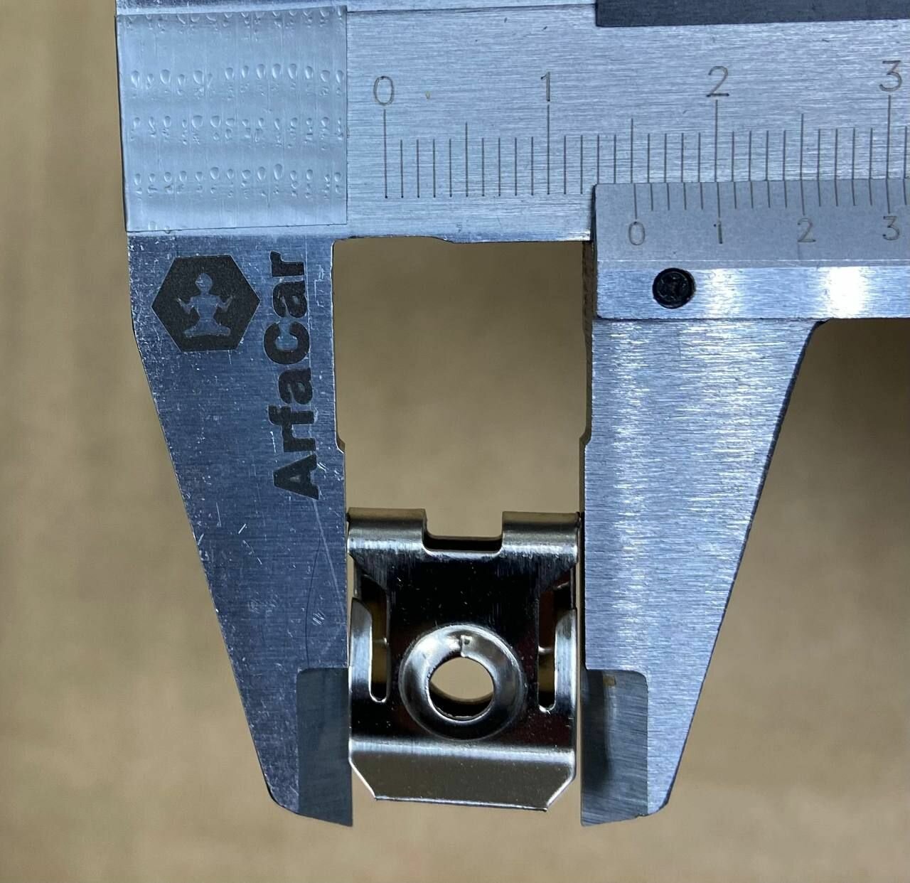 Вставка под винт, крепления подкрылка, Ford 1069428, 10шт