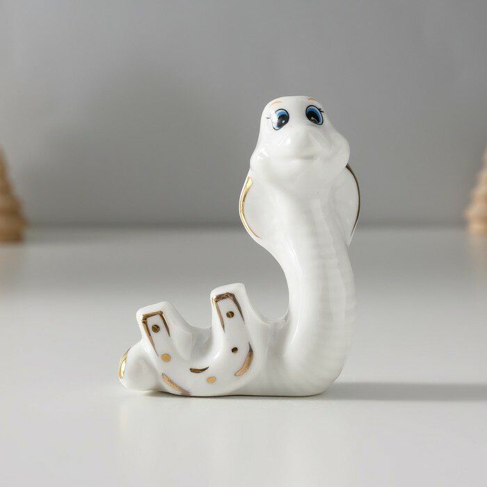 Фигурка керамика «Белая кобра с подковой», с золотом, 2.5×6.5×8 см