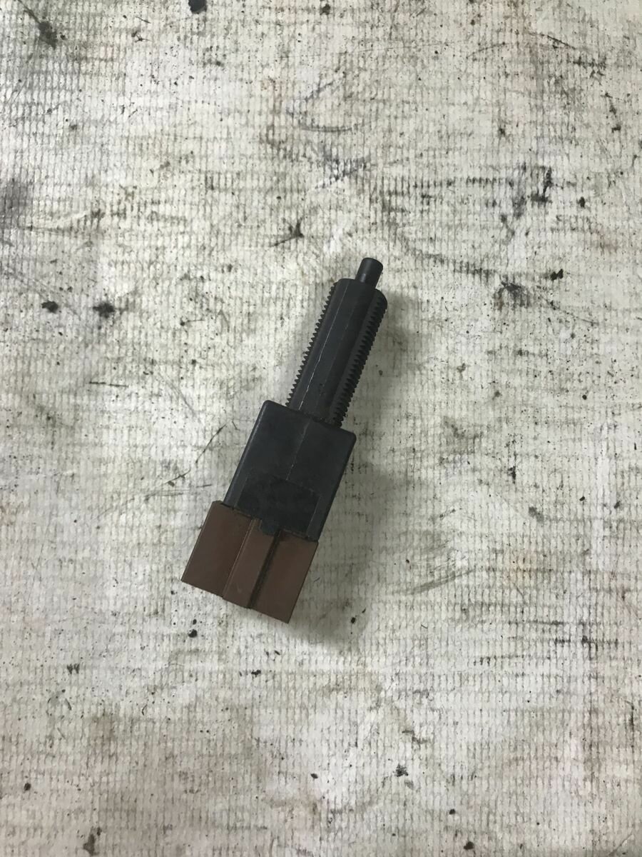 Датчик включения стопсигнала Nissan Qashqai I (2006—2010) 25320JN00A