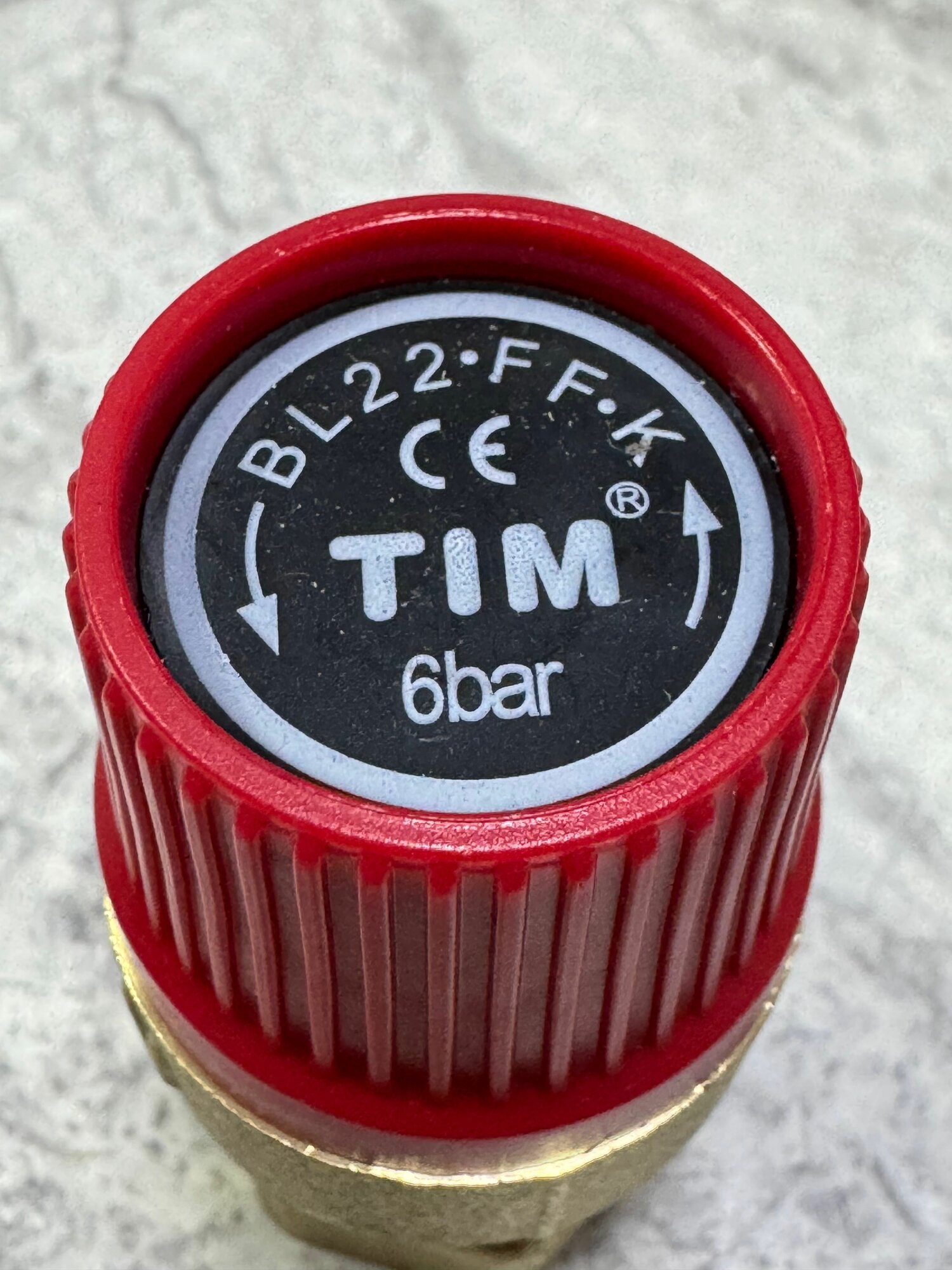 Клапан предохранительный 1/2" 6 бар г/г TIM