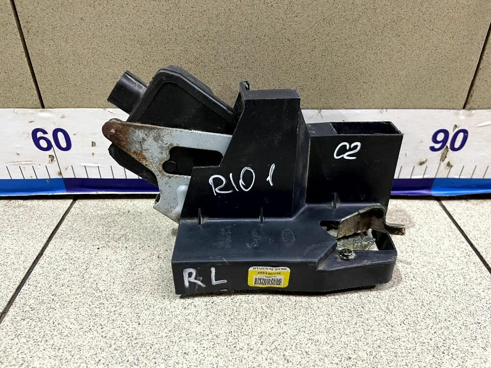 Замок двери задней левой Kia Rio I 81410FD100