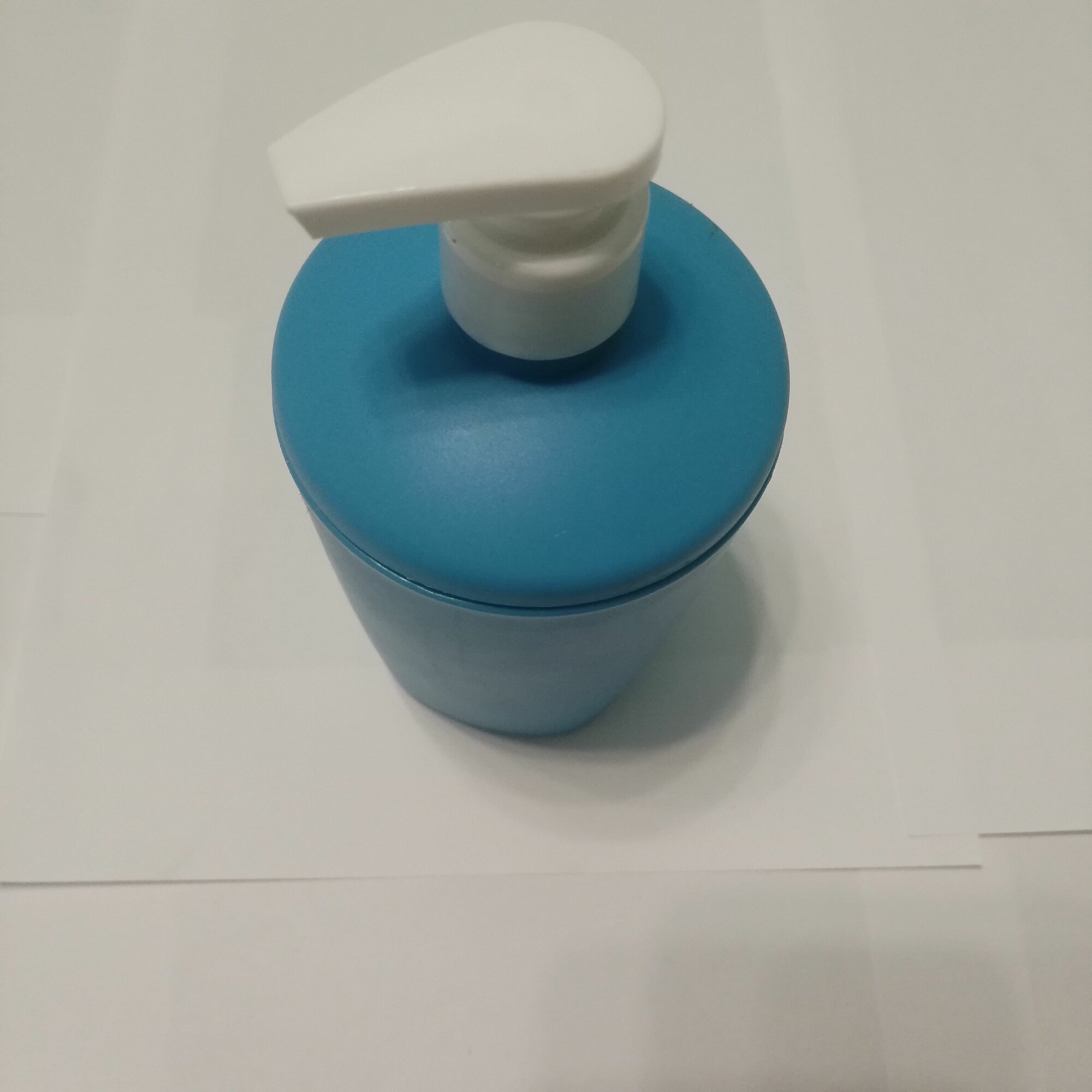 Диспенсер , дозатор настольный для антисептика или жидкого мыла ,370 грамм .