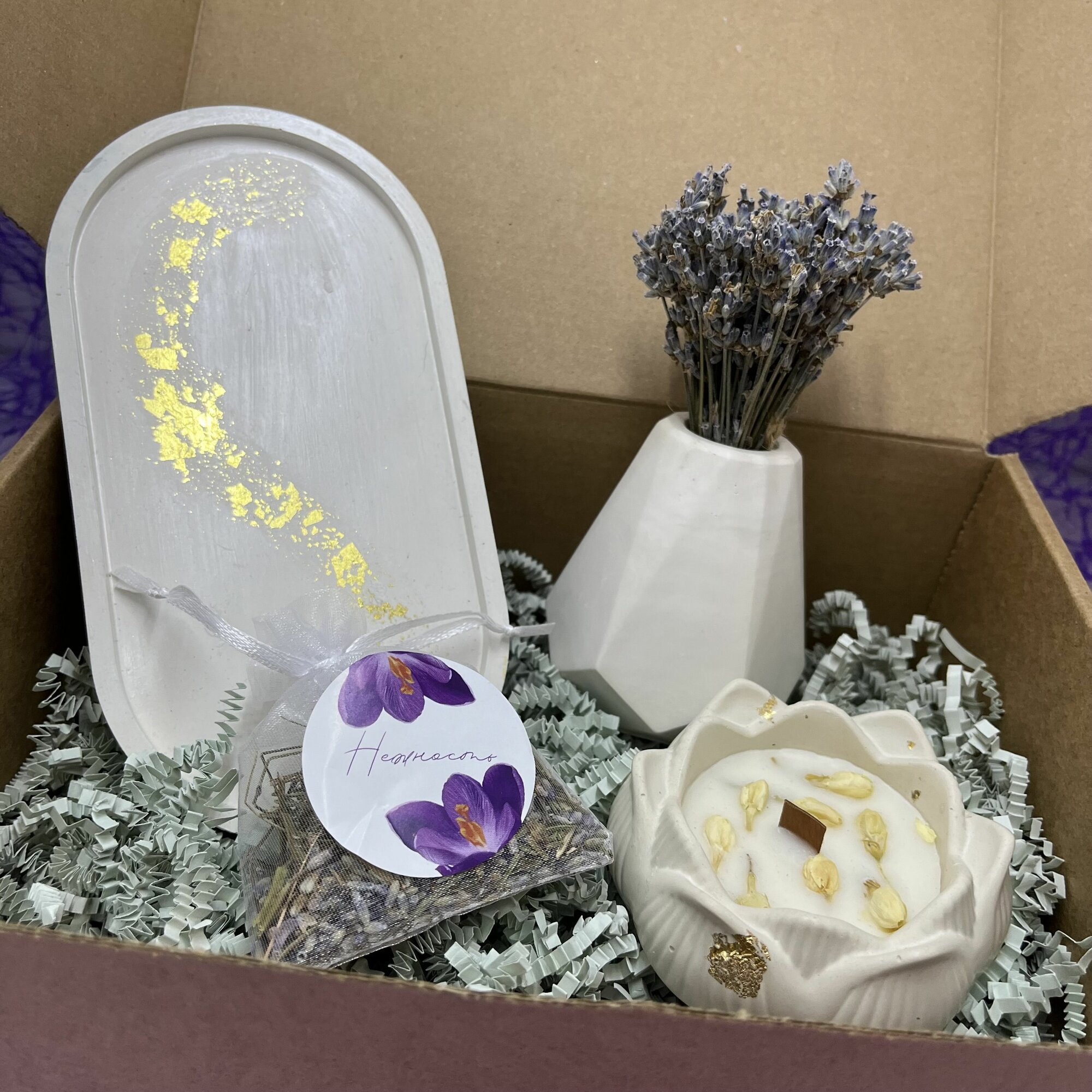 Подарочный бокс со свечой и Крымской лавандой