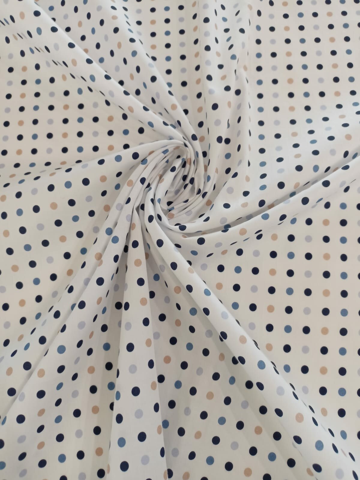 Ткань плательно - сорочечная, хлопок 100%, белая в синий, голубой и бежевый горох.