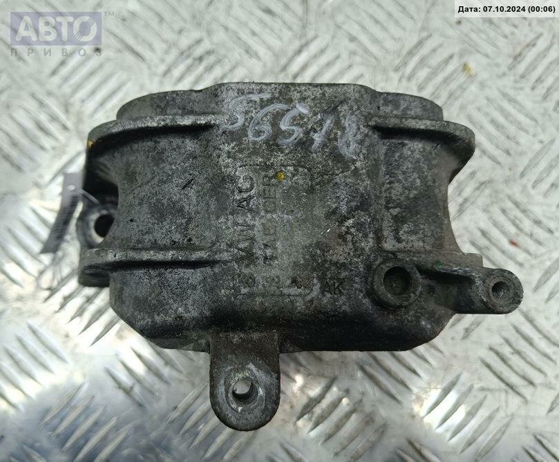 Подушка крепления двигателя Volkswagen Touran