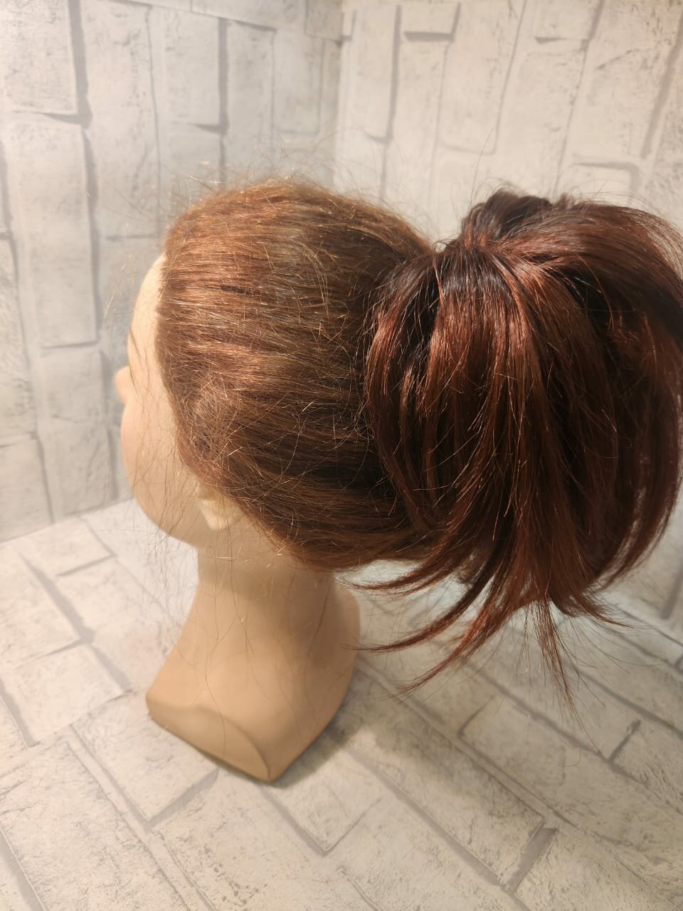 Хвост-шиньон на крабе из трех отдельных хвостиков на проволоке, цвет Темно красное дерево