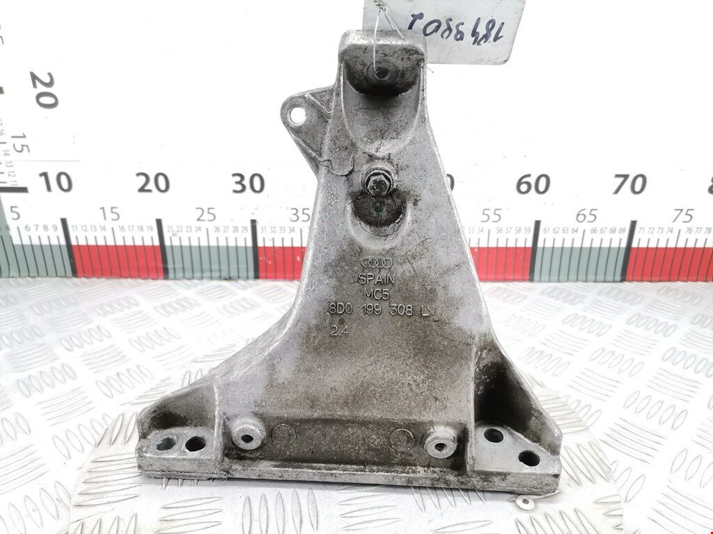 Кронштейн (крепление лапа) двигателя Volkswagen Passat 5 058145521C арт. 1849902