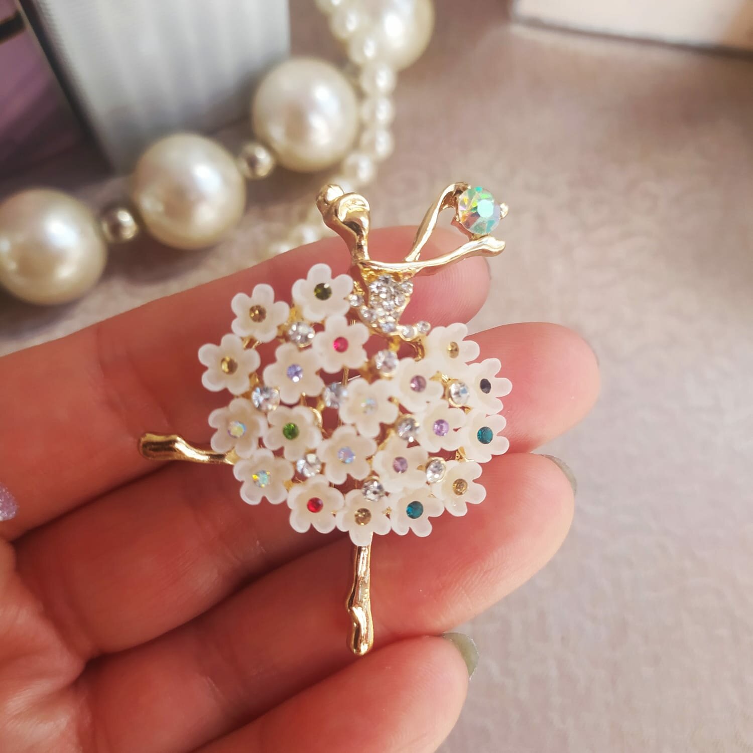 Брошь, стразы