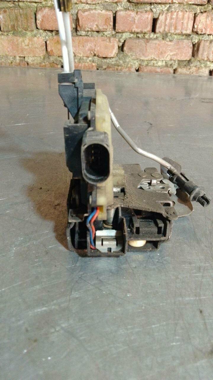 Замок двери задней левой Audi A6 C5 (1997 - 2001) 4B0839015H