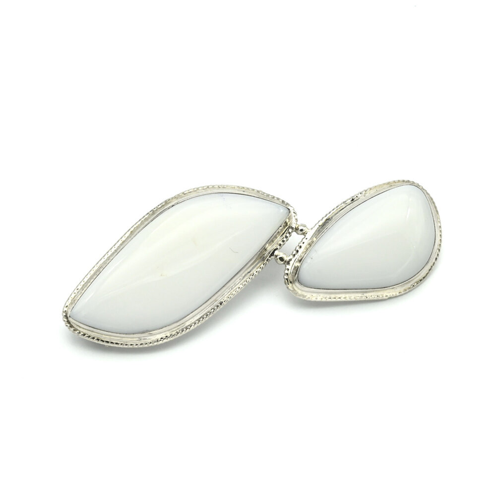 Брошь, кахолонг