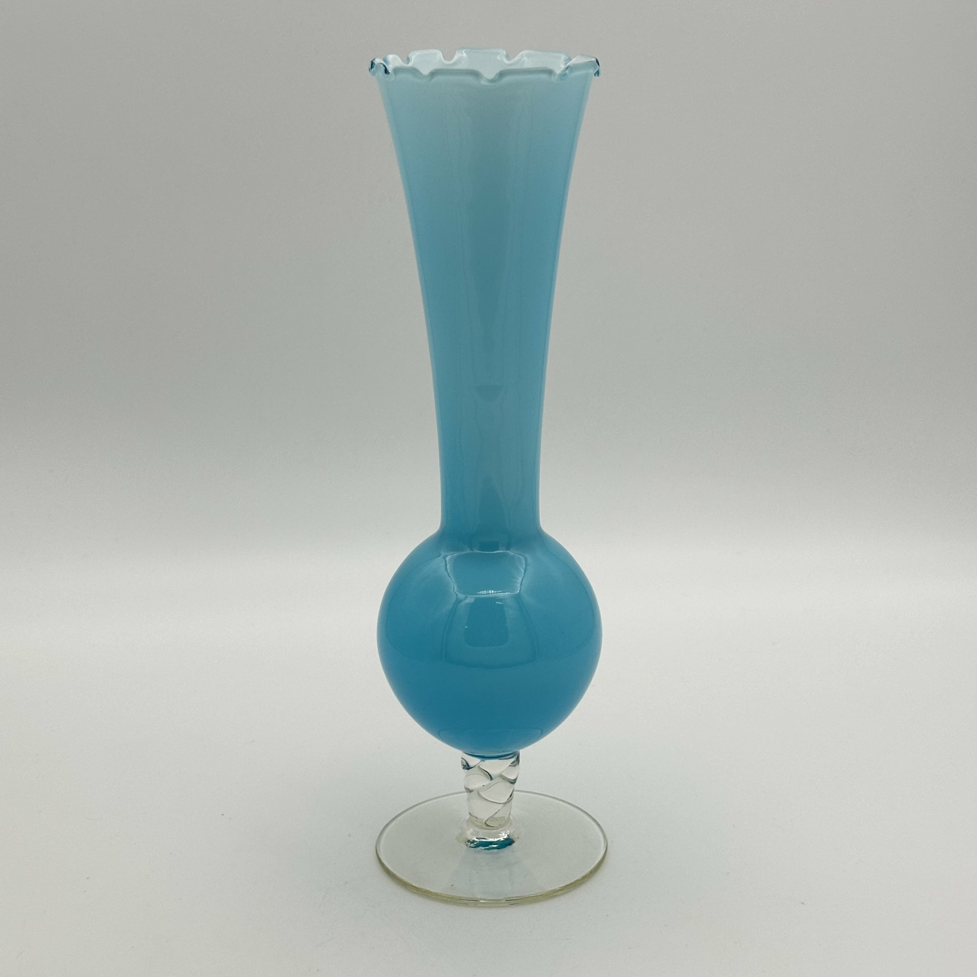 Ваза бледно голубого цвета на прозрачной ножке, стекло, двухцветное, Европа