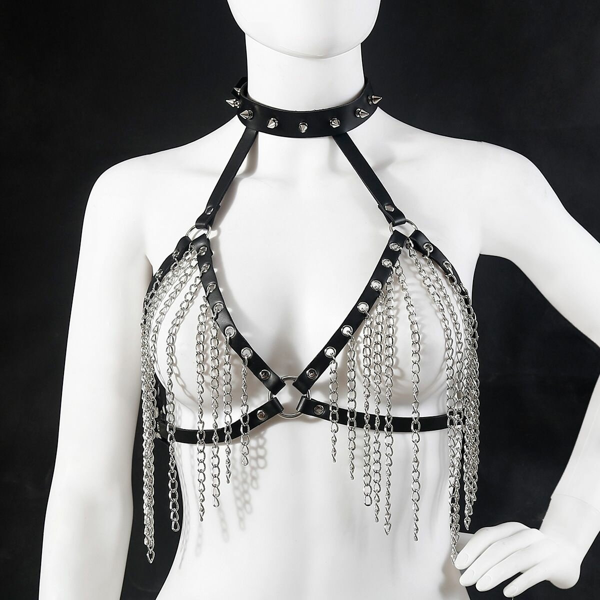 Женский корсет с железной цепочкой