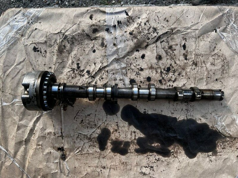 Распредвал выпускной правый Audi A6 C6 3.2 AUK 06E109102AK