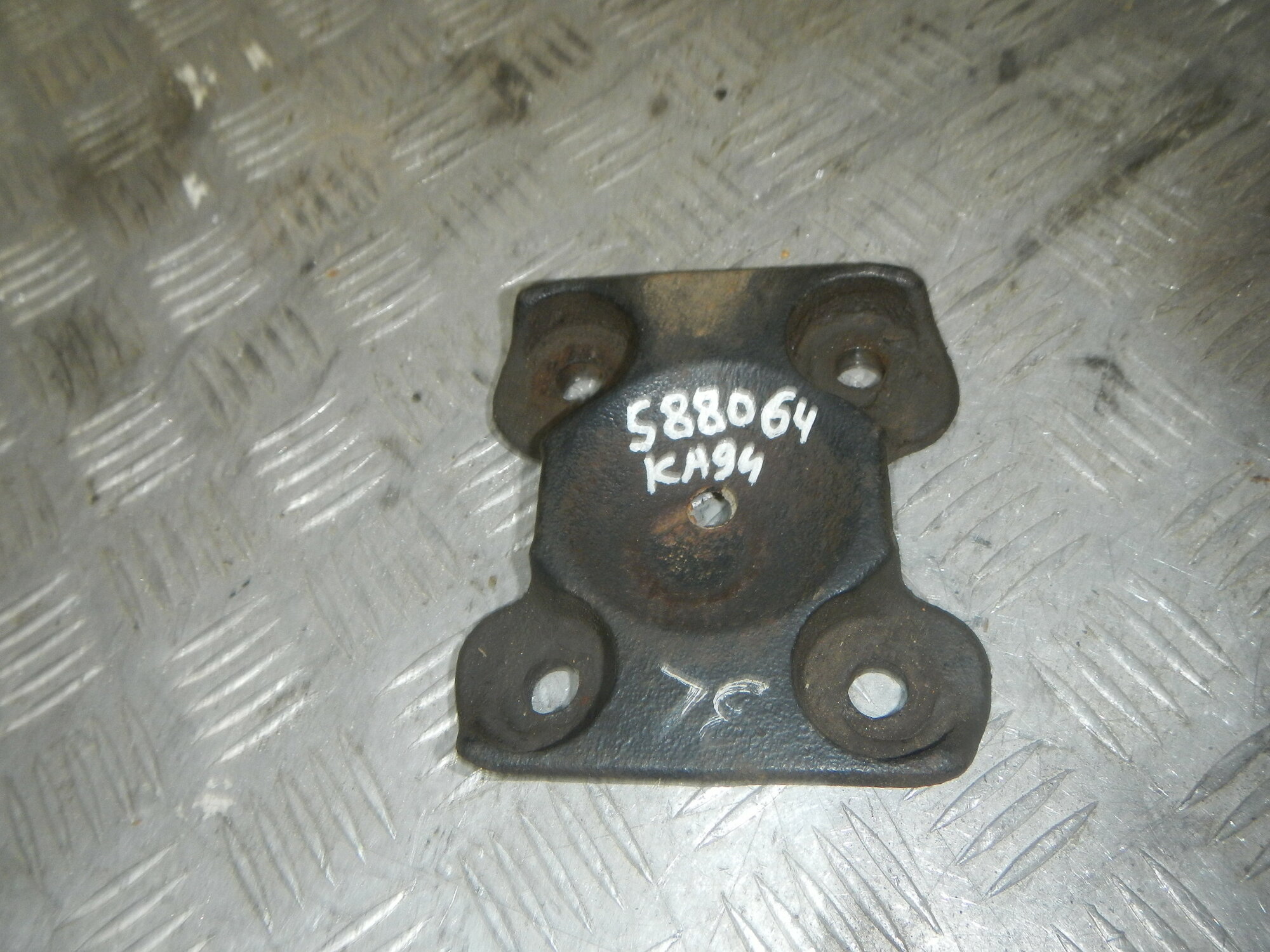 Б/У Кронштейн (задняя подвеска), Volkswagen (Фольксваген)-CADDY (11-) VOLKSWAGEN CADDY (11-) Кронштейн рессоры,крепление ...