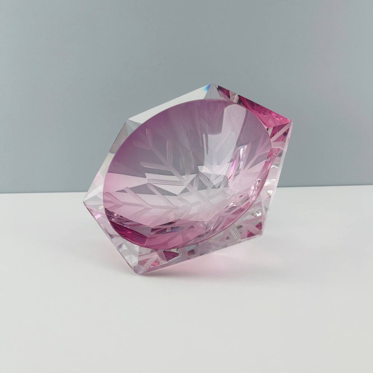 Винтажная конфетница "Рубиновая снежинка". Цветной хрусталь лзхс. СССР, 1970-е.