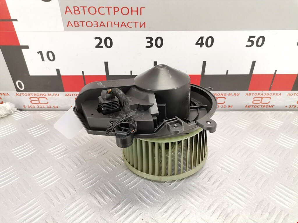 Моторчик печки (вентилятор отопителя) Volkswagen Passat 5 8D1820021C арт. 890777