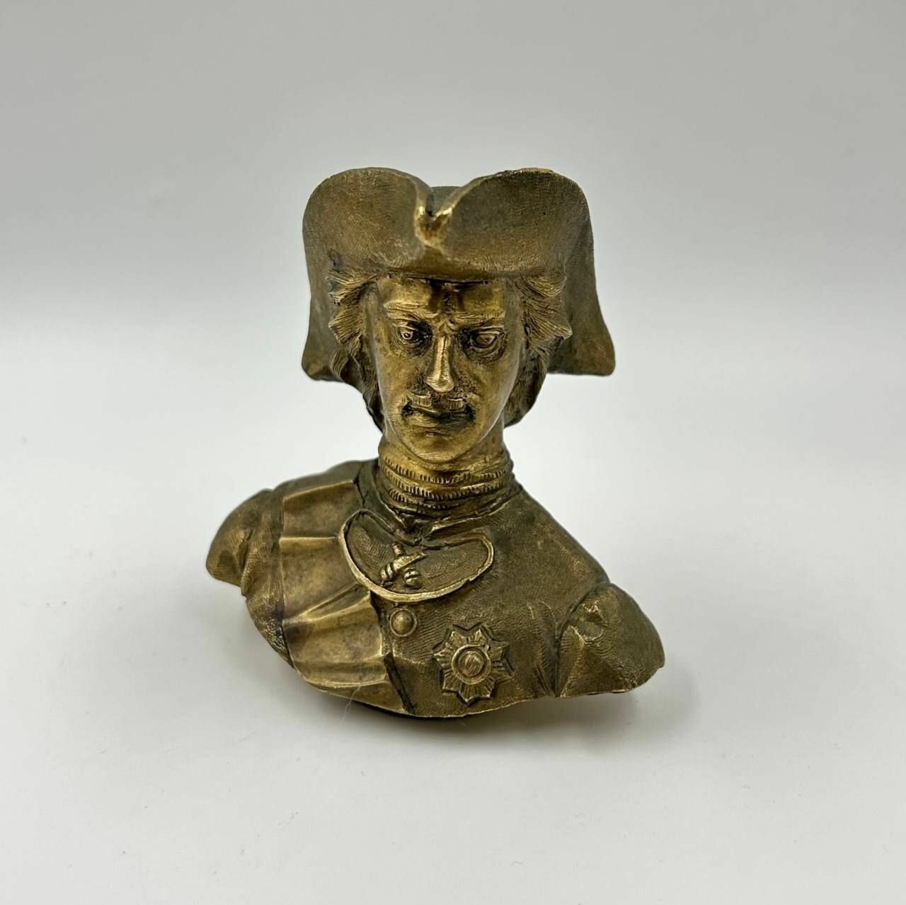 Бюст Петр 1 Император в шляпе, бронза, высота 8,5 см! Редкий!