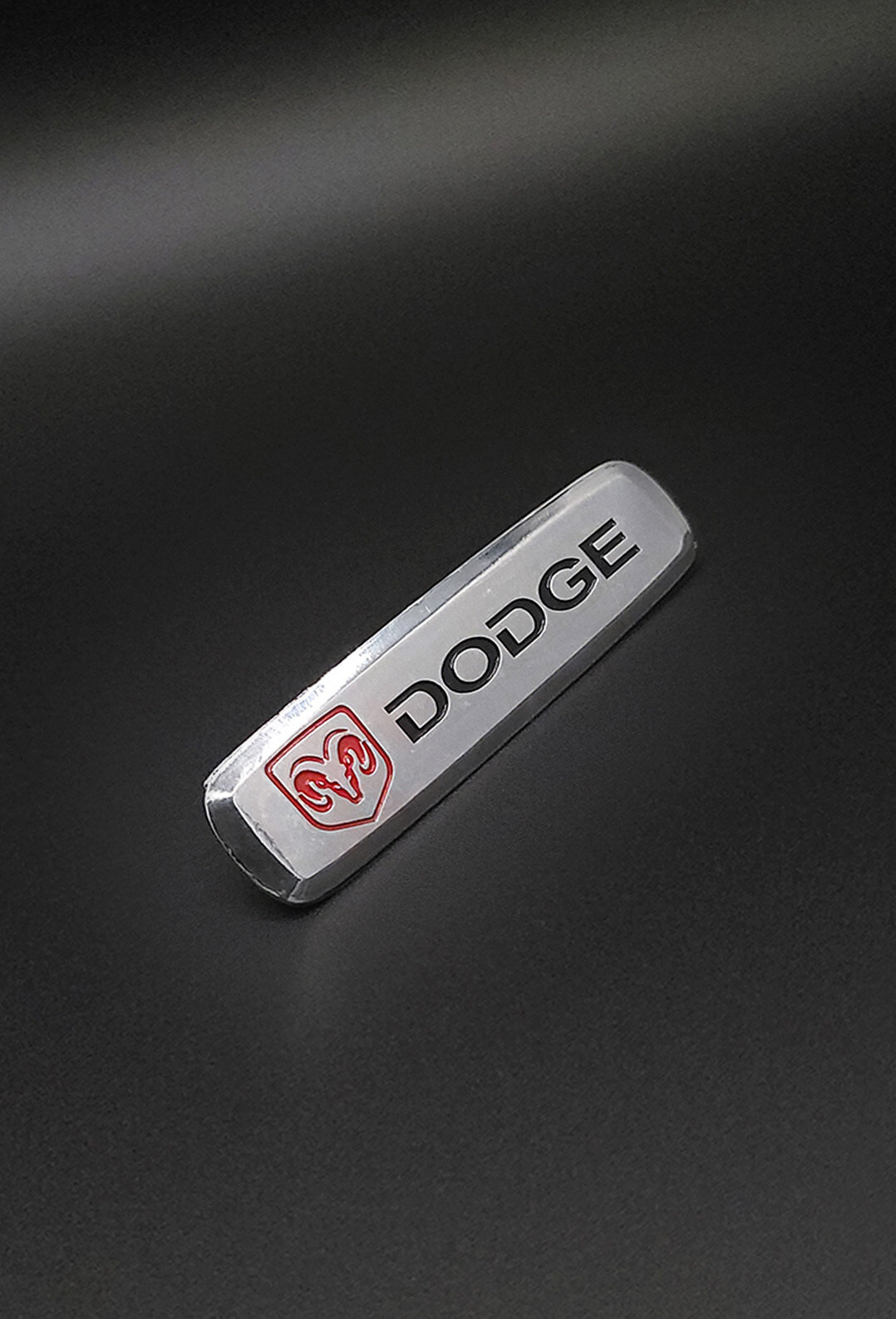 Шильдик (логотип) Dodge металлический для автоковриков