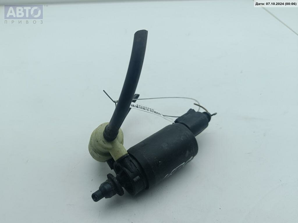 Насос (моторчик) омывателя стекла Volkswagen Passat B5