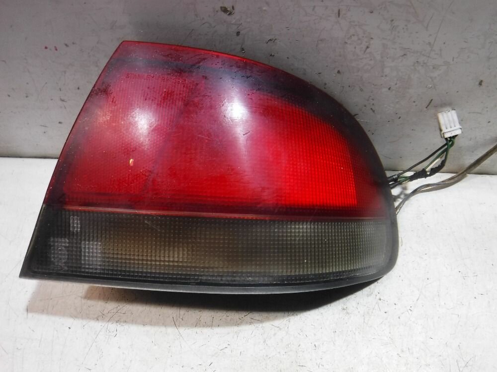 Фонарь задний правый Mazda 626 GE