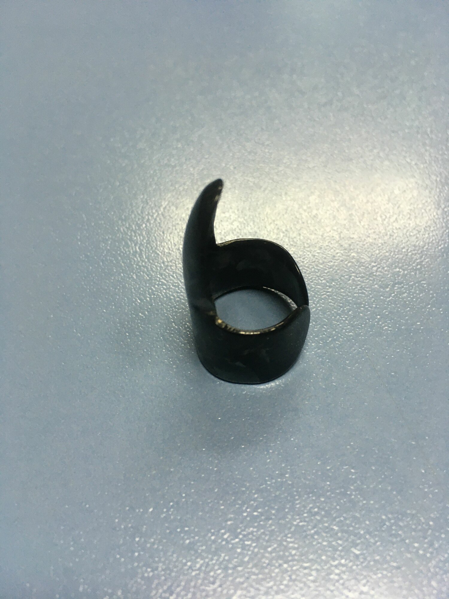 Медиатор типа "коготь" для пальца, ALICE AP-100M пластик