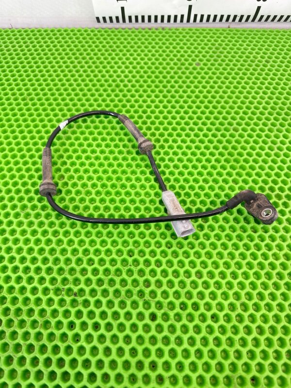 Датчик abs Renault Sandero Stepway 2 K4M845 2016 задн. лев. (б/у) 479000527r