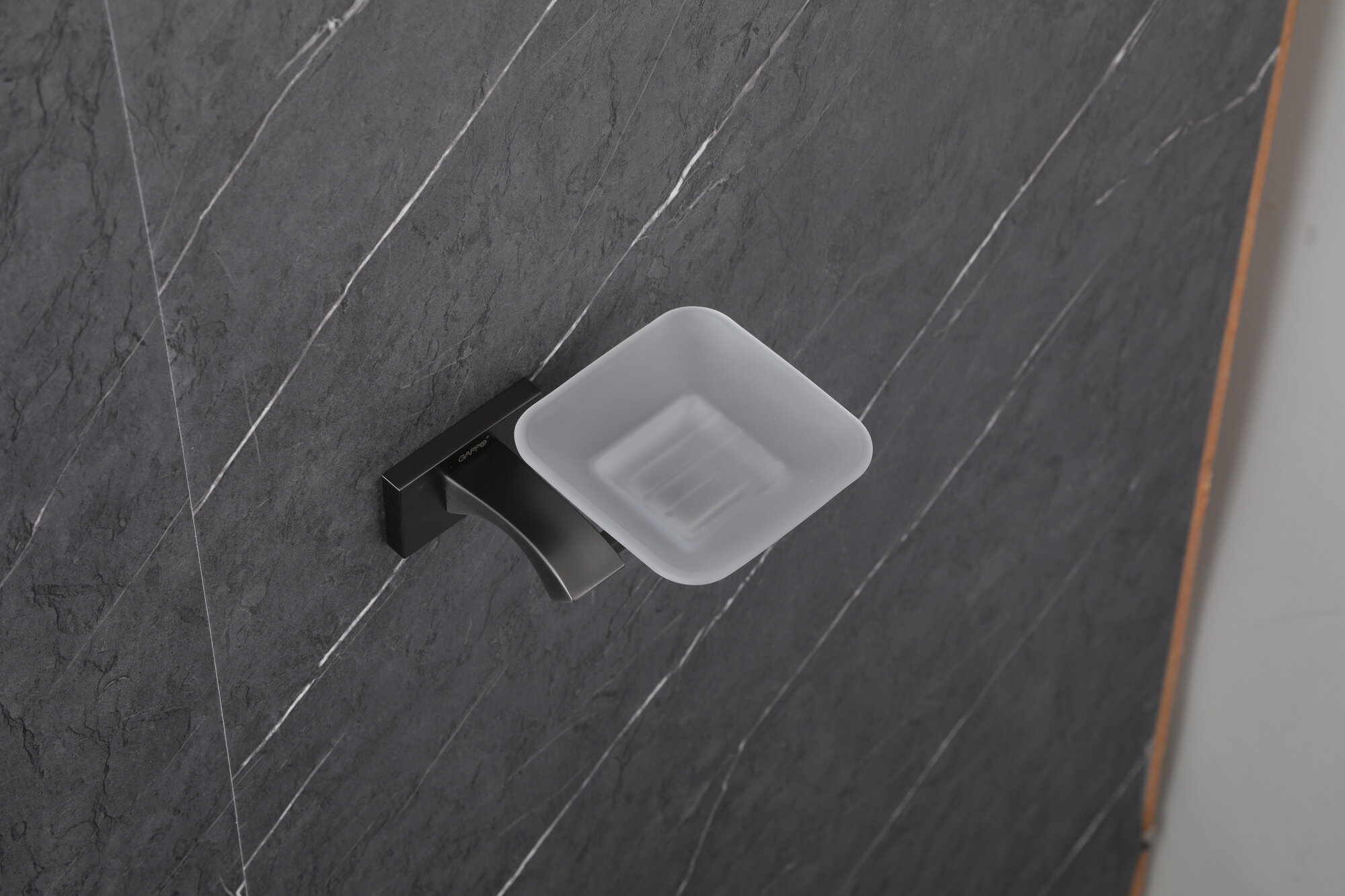 Мыльница настенная для мыла Gappo G0702-9 латунь, стекло, оружейная сталь