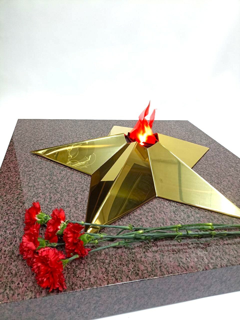 Инсталляция / декорация "Вечный огонь" с имитацией пламени, композит, размер 90 х 90 х 10