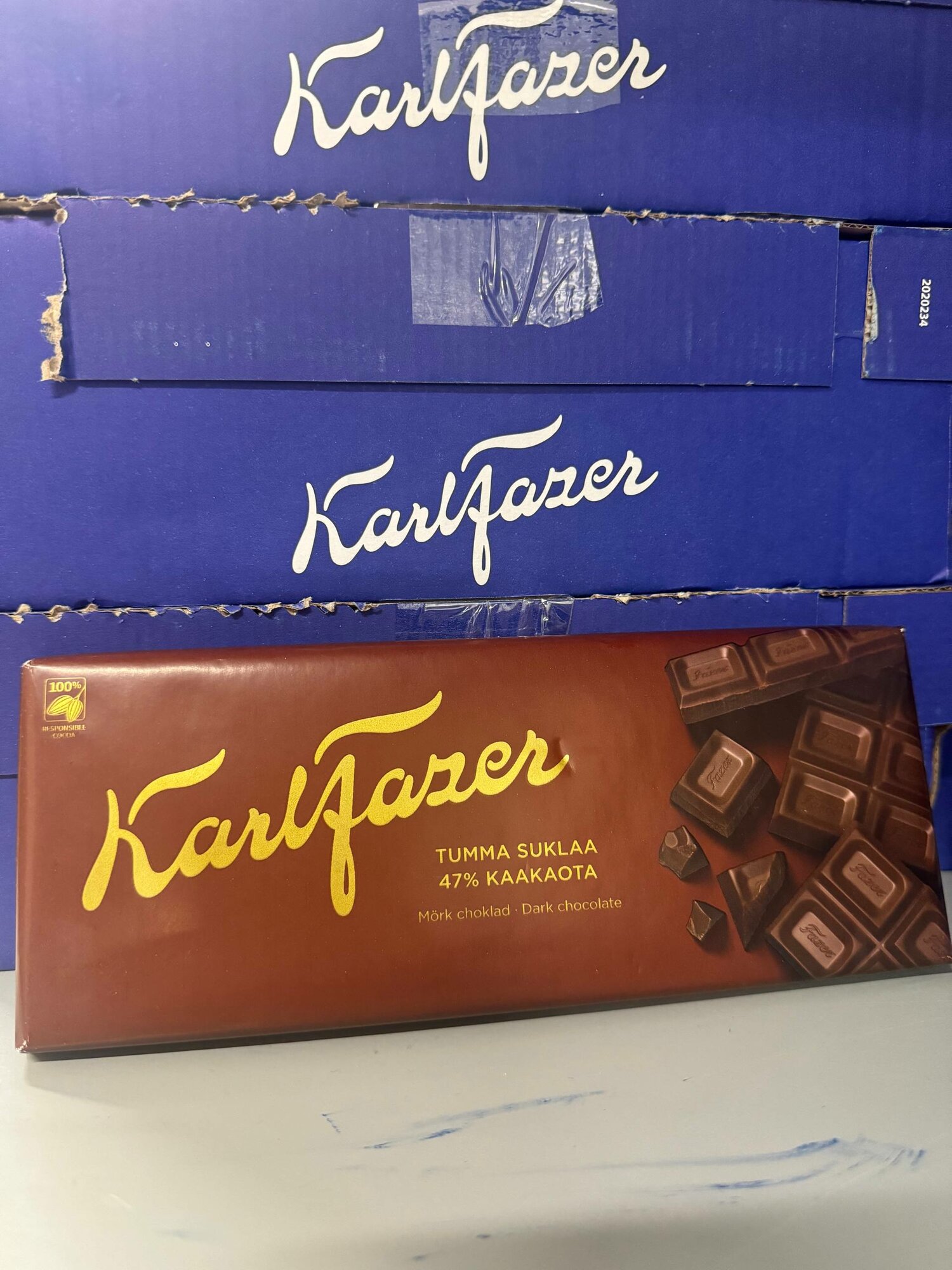 Повреждённый! Karl Fazer Темный Шоколад 47% какао, 200 г (Финляндия)