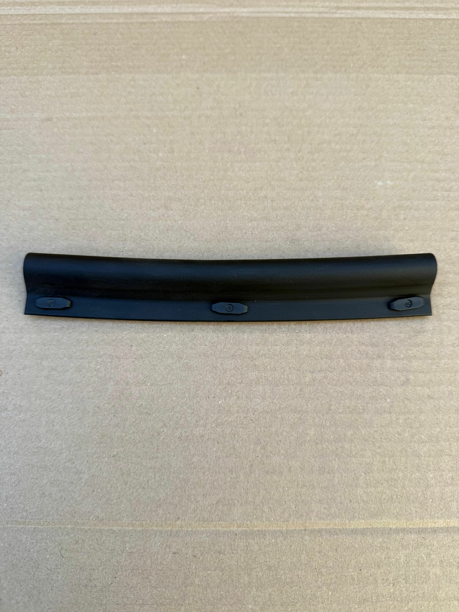 2GG823709 Уплотнение капота Volkswagen Taos VAG оригинал новое резиновое