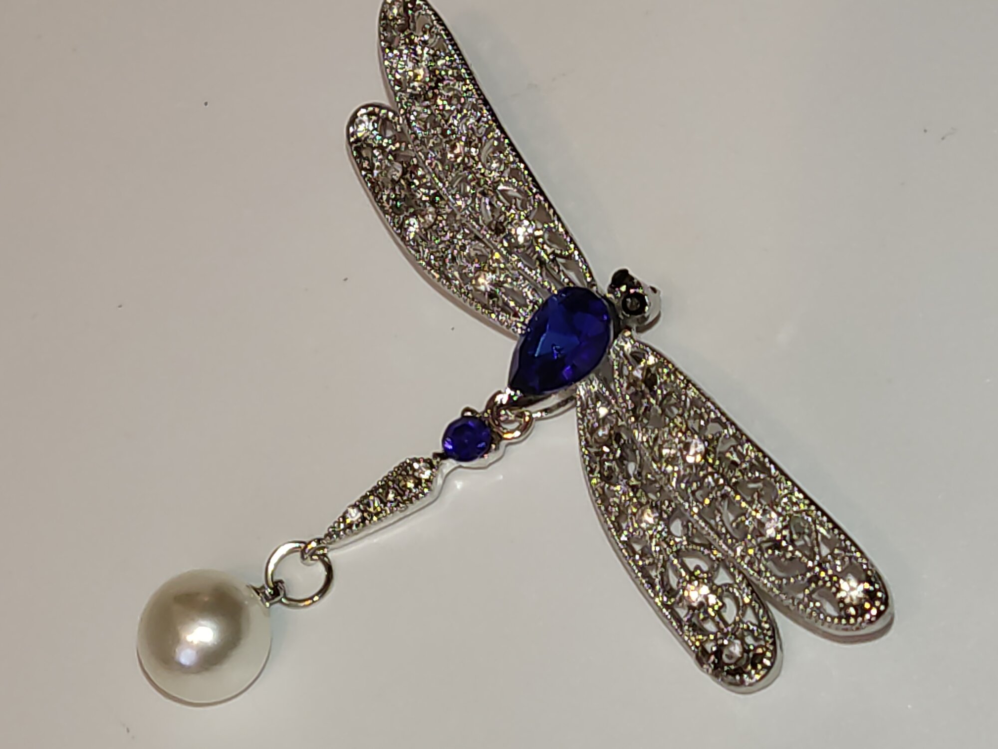 Брошь, стразы