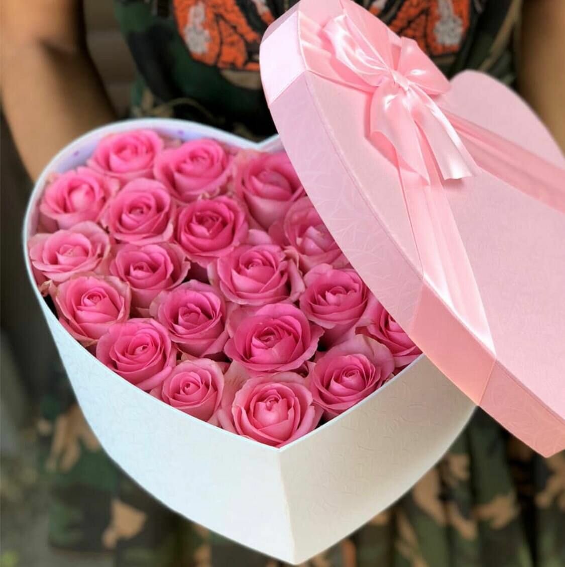 Розовые розы 29 шт в коробке сердце / Букет / Цветы девушке