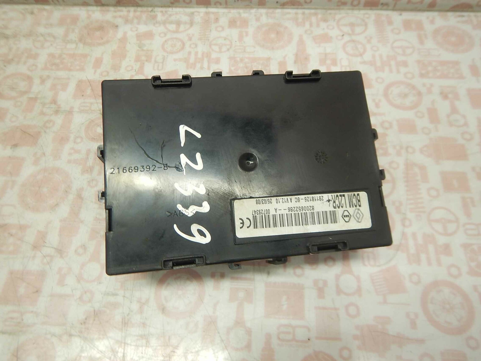 Блок комфорта Renault Clio 3 8201054131 арт. 260702